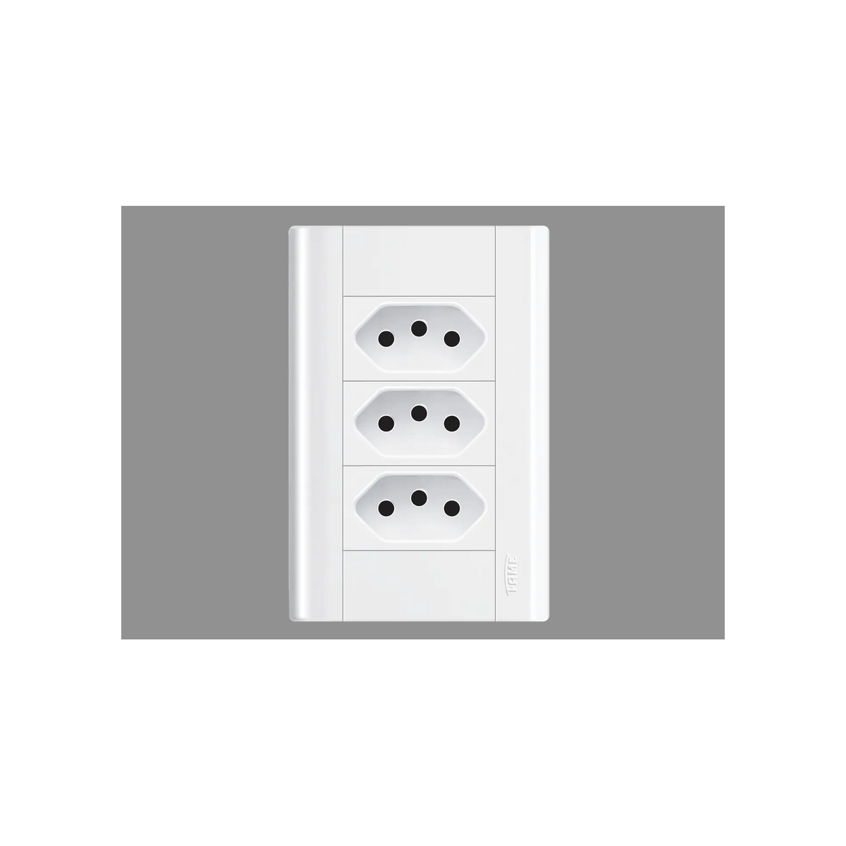 Tomada Tripla 2P+T 10A Fame - Centro Elétrico